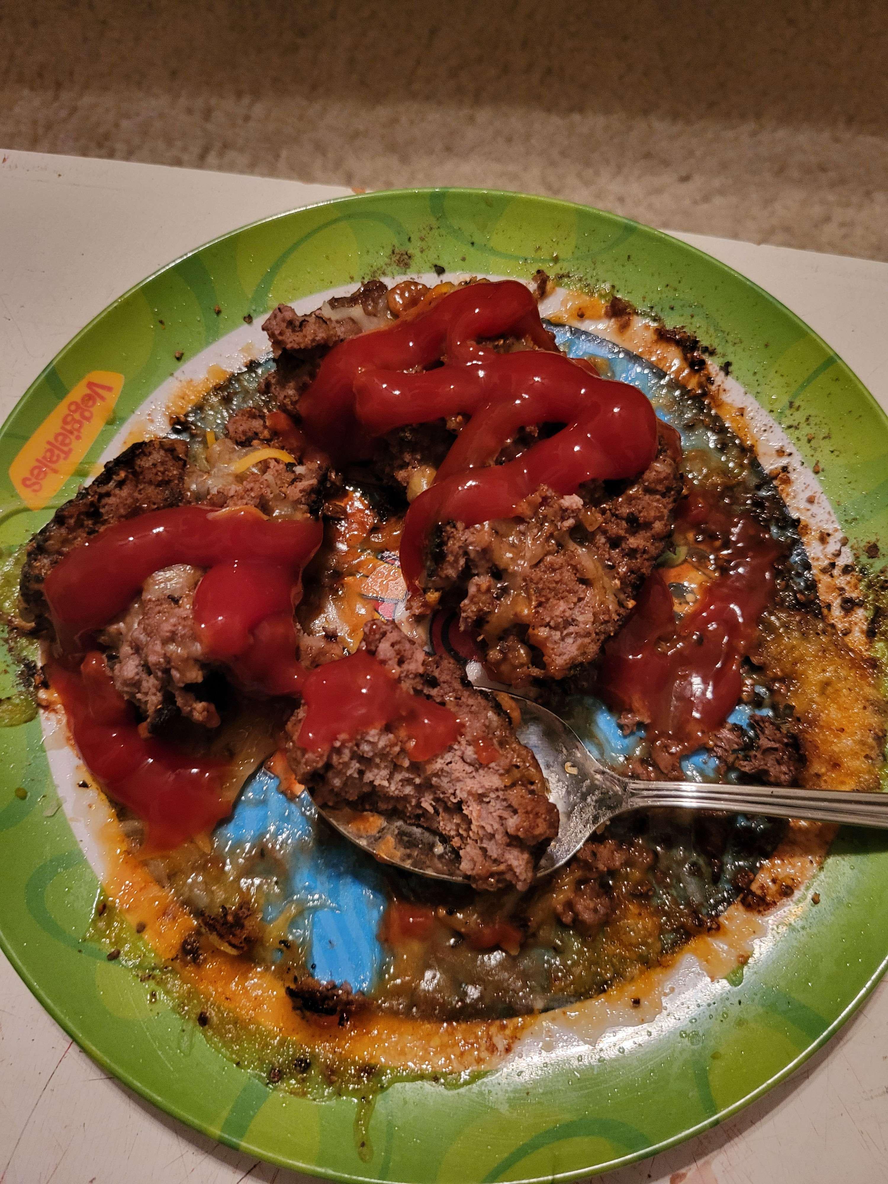 My girlfriend tried to cook a burger but the pan was shitty and burned ...