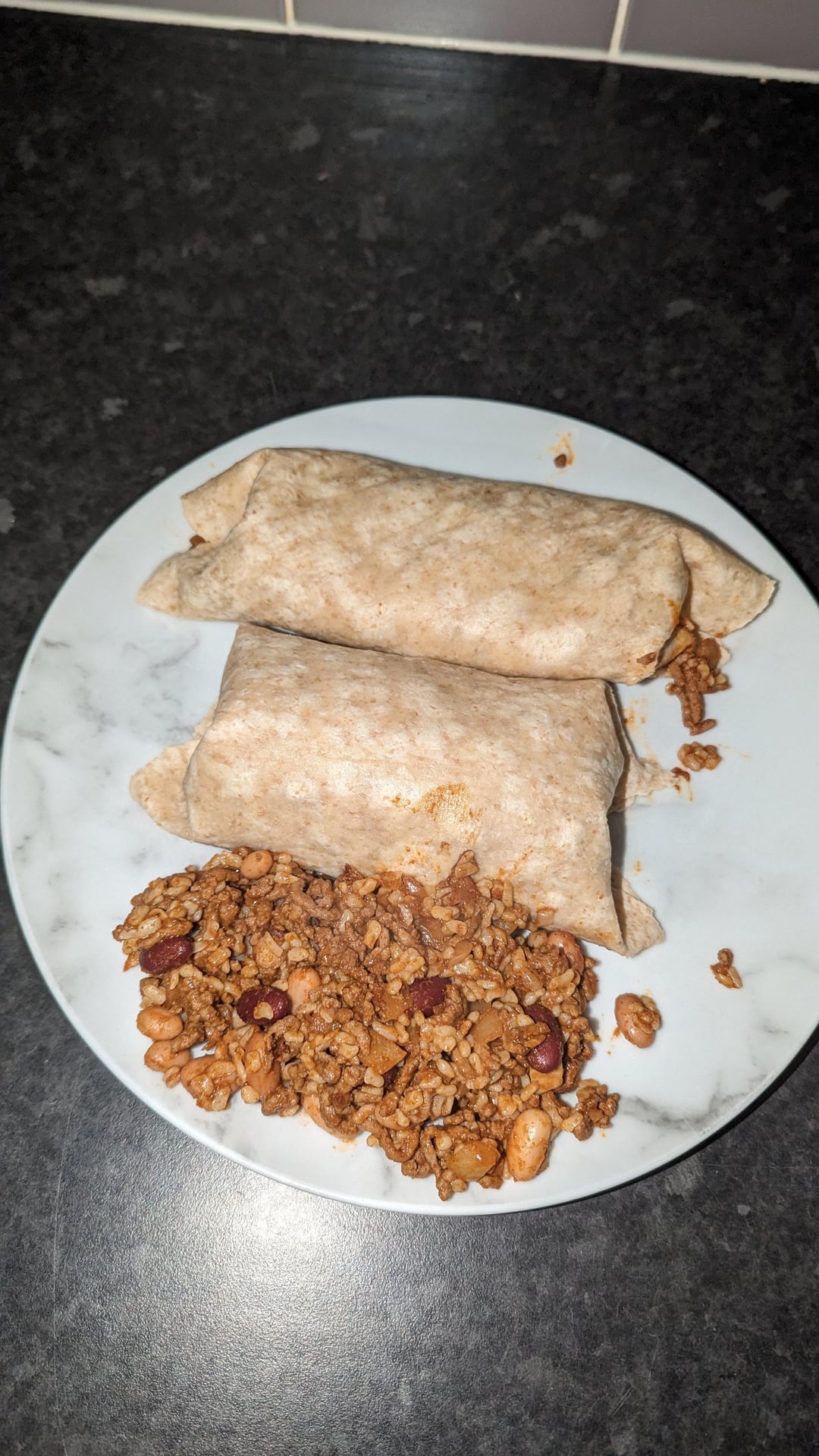 Stuffed cheesy beef, rice and bean burritos - 783cals for two big ones ...