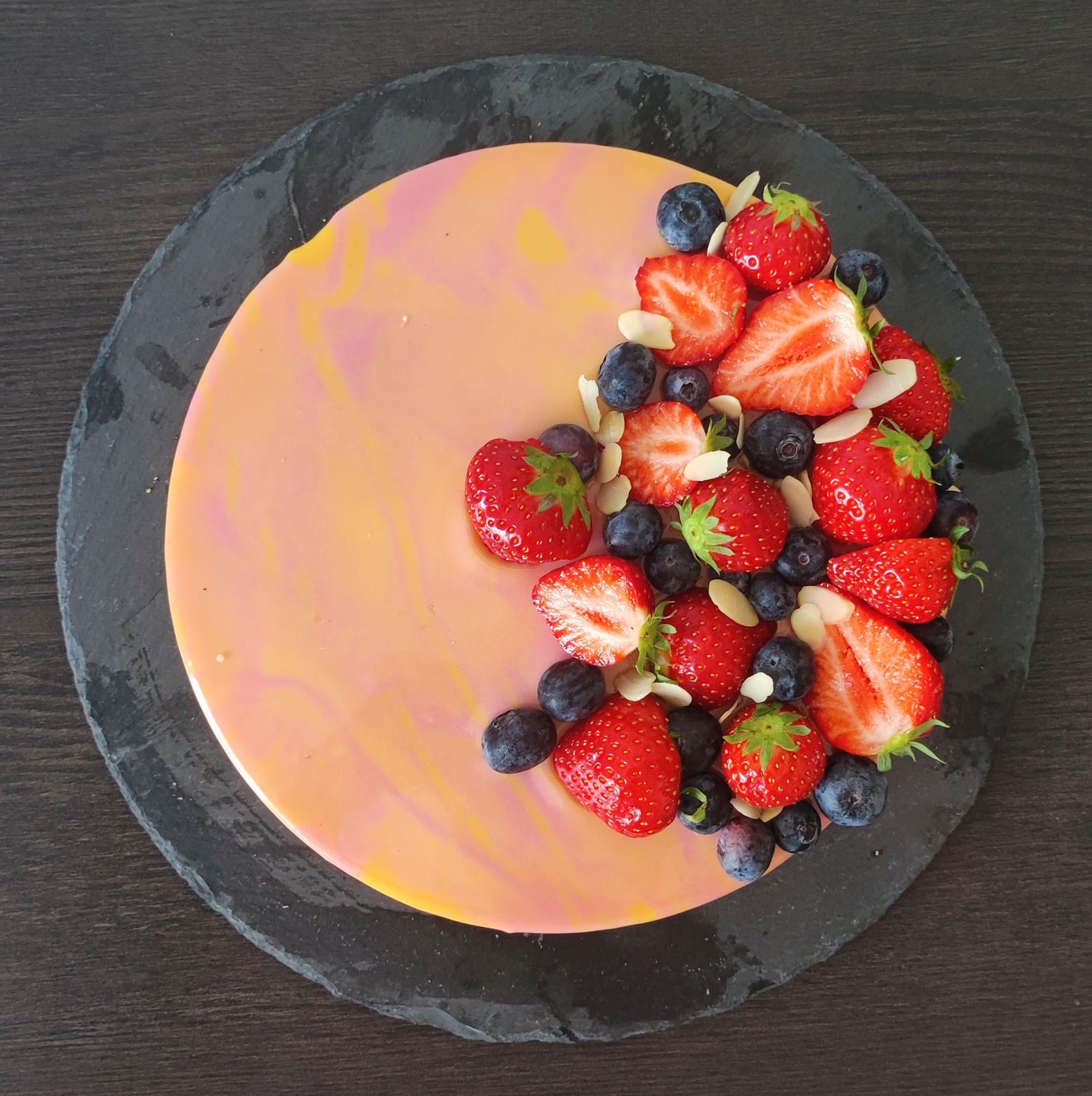 Strawberry, almond and cream cheese mirror glaze - Dining and Cooking