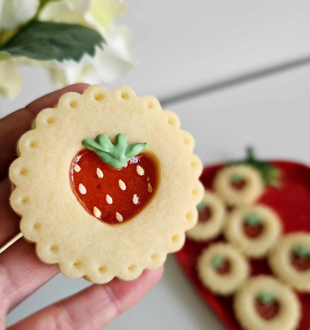 Strawberry shortbread 🍓 - Dining and Cooking