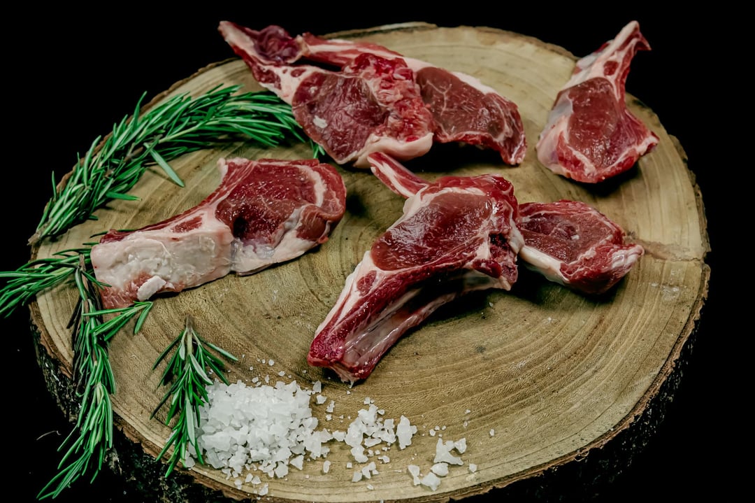 Grilled lamb pieces were prepared with spices and mashed potatoes ...