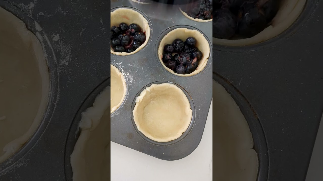 Mini Blueberry Pies | Individual Blueberry Crumble Pies | The Floral ...