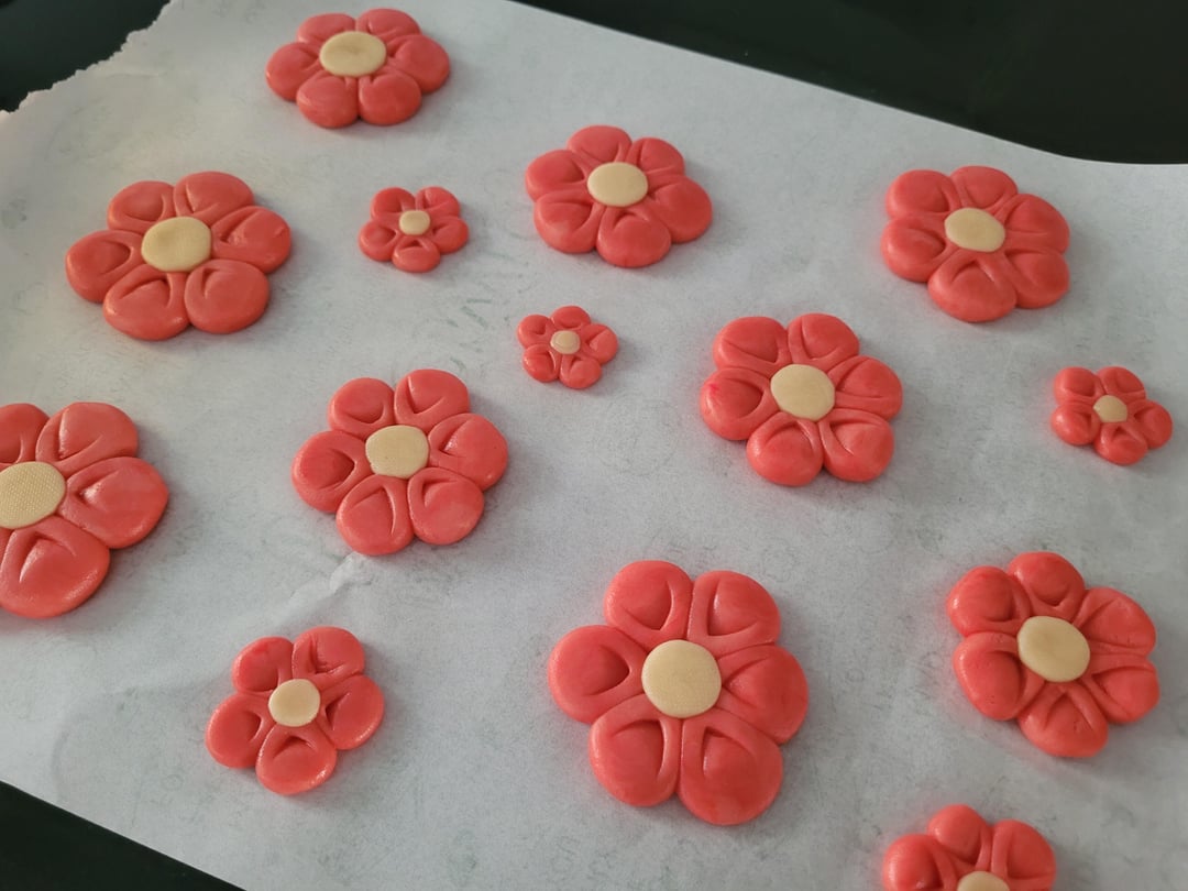 Tried baking flower cookies for the first time 😁 - Dining and Cooking