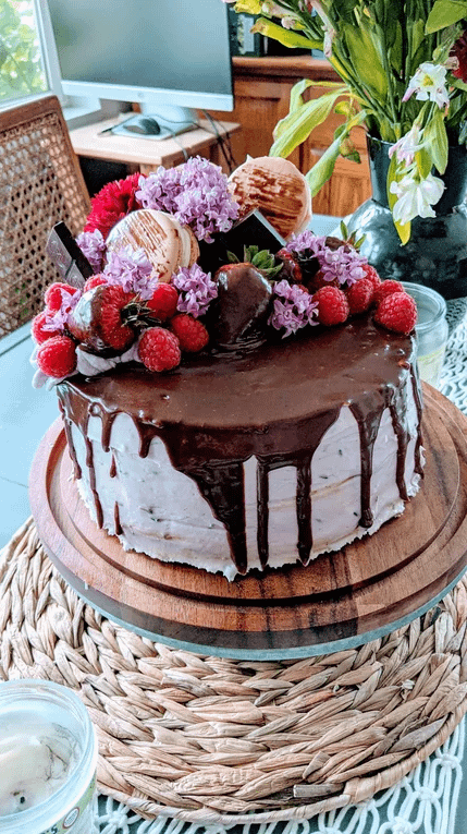 My first three layer cake! It took me a looong time but I'm proud of it ...