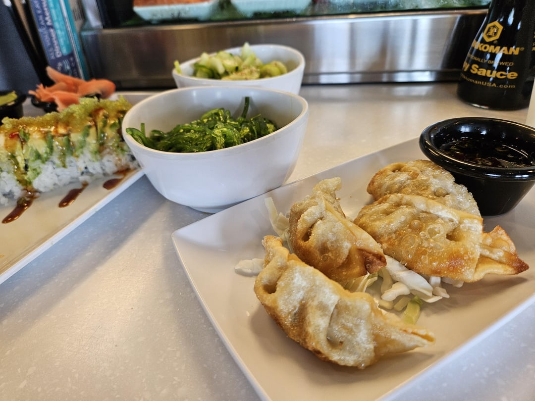 Trappers Sushi 🍣 calories? Tukwila roll, Mt. Si roll, cucumber salad ...