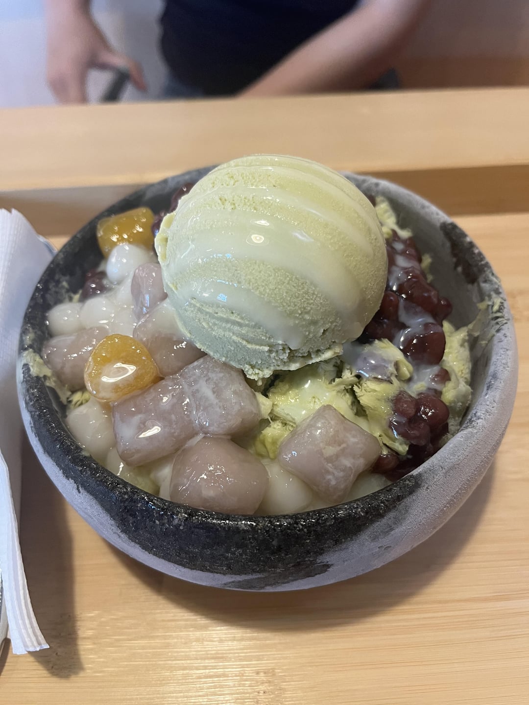 Calories in this bingsu/shaved ice? Comes with a scoop of matcha ice ...