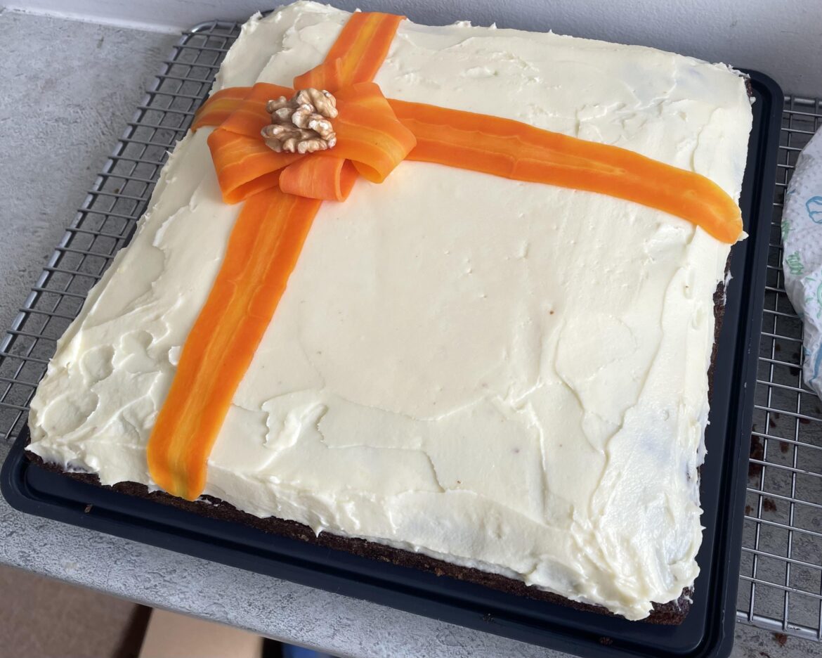 A simple little carrot cake - Dining and Cooking