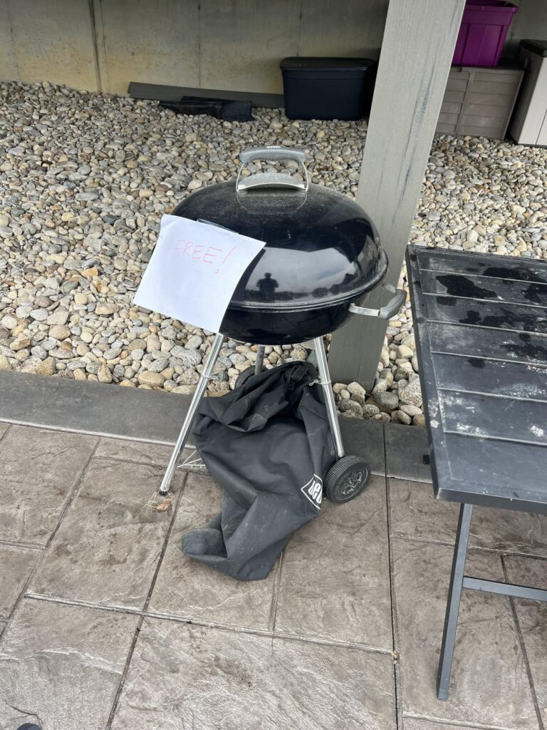 Jumbo Joe 22" curb find - Dining and Cooking