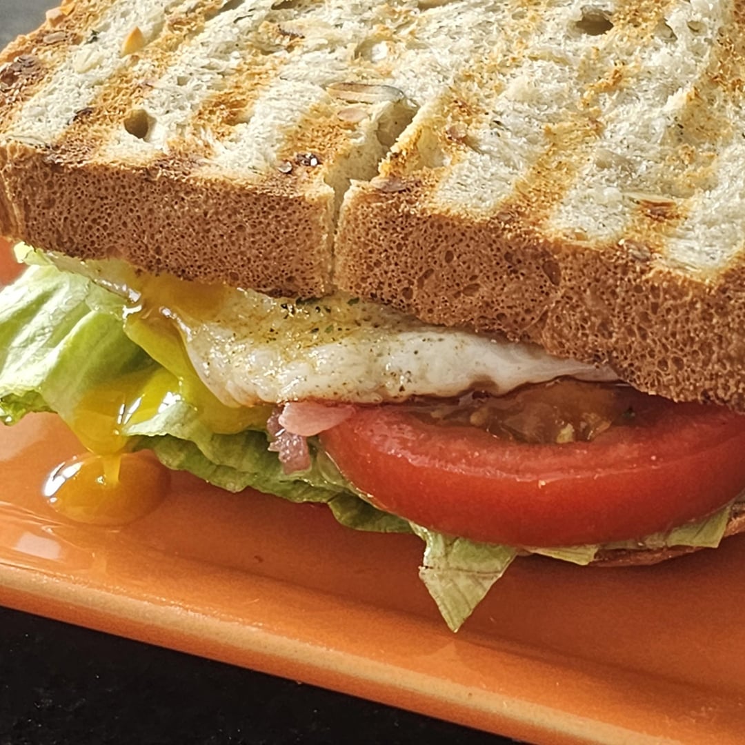 BELT Sandwich (Bacon, Egg, Lettuce, Tomato) - Dining and Cooking