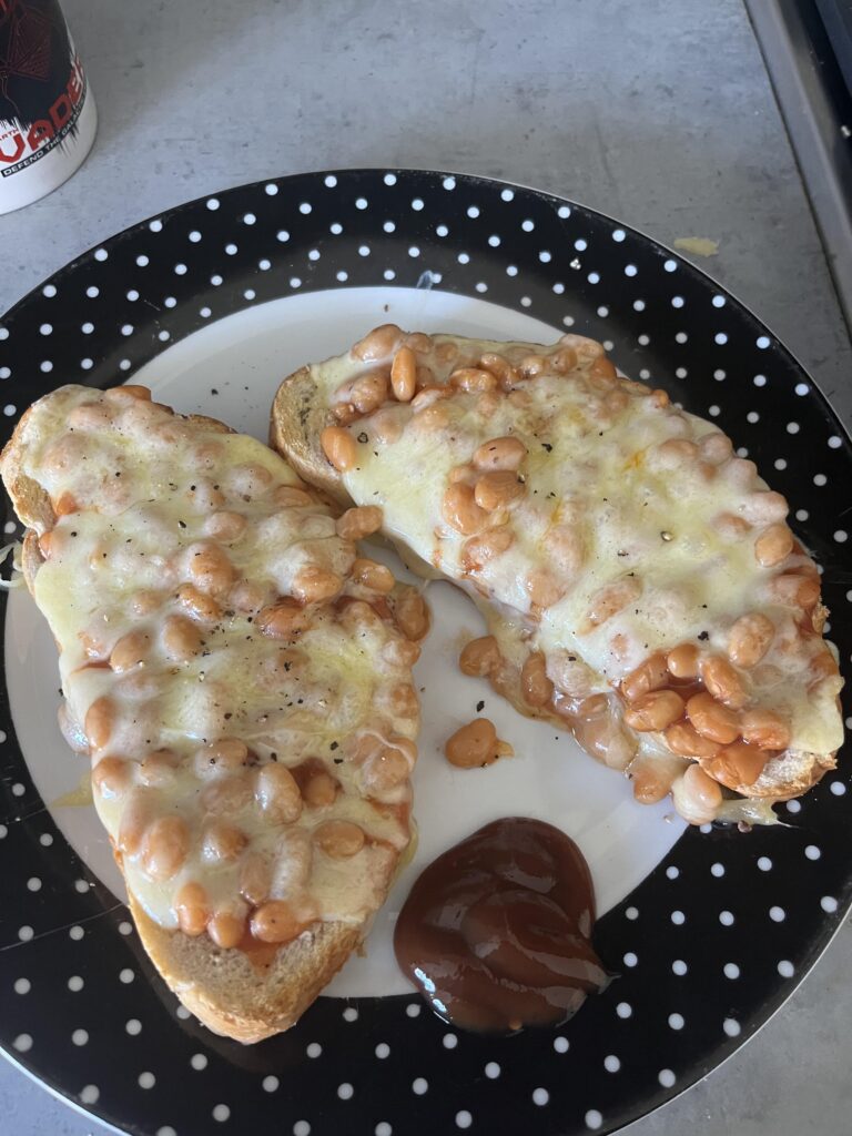 Cheesy beans on toast - Dining and Cooking