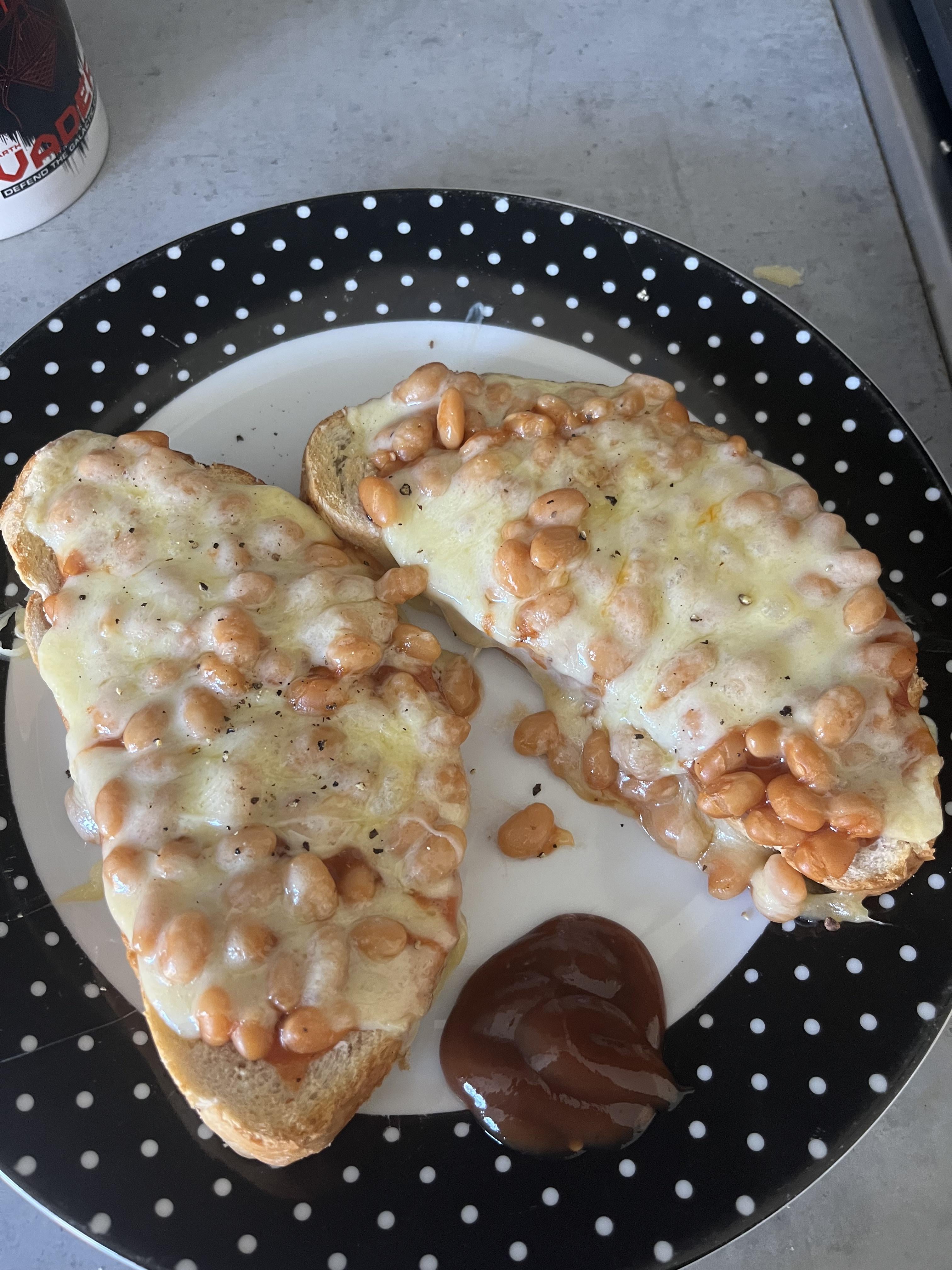 Cheesy beans on toast - Dining and Cooking