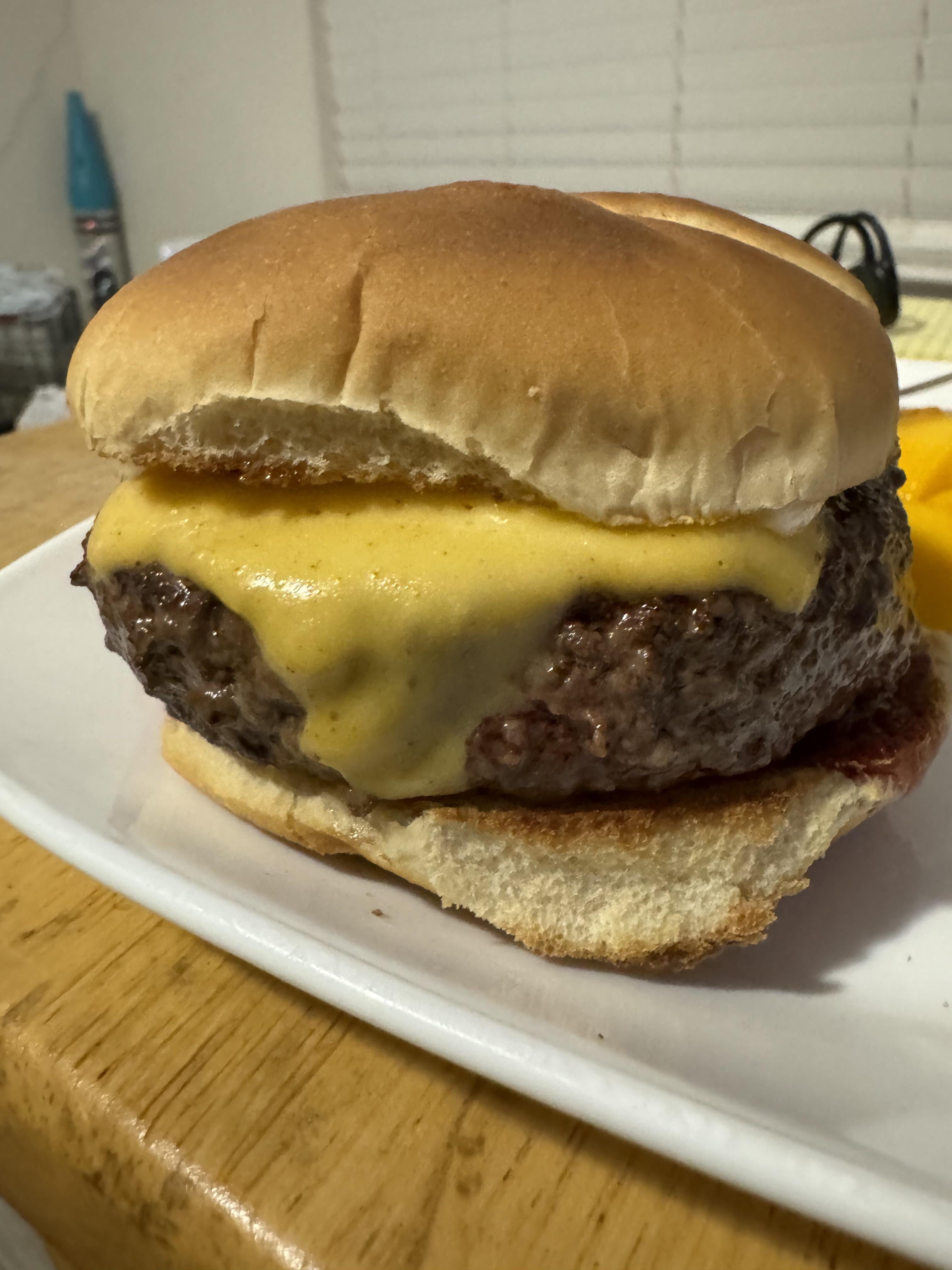 Wagyu cheeseburger- Snake River Farms - Dining and Cooking
