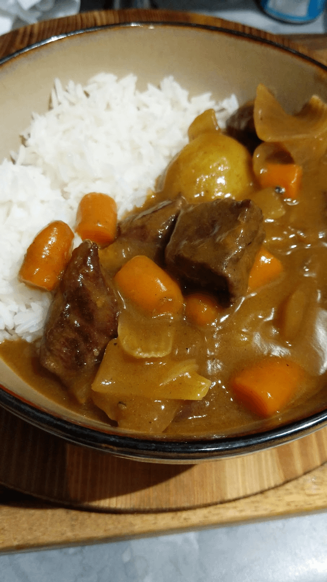 [Homemade] Japanese beef curry using the 'Golden Curry' brand bouillon ...