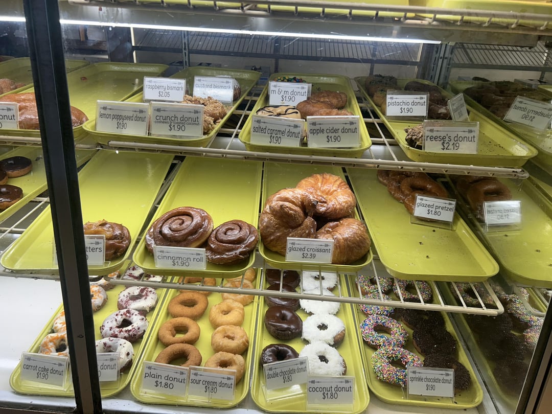 Roeser’s Bakery (and my current doughnut tier list) - Dining and Cooking