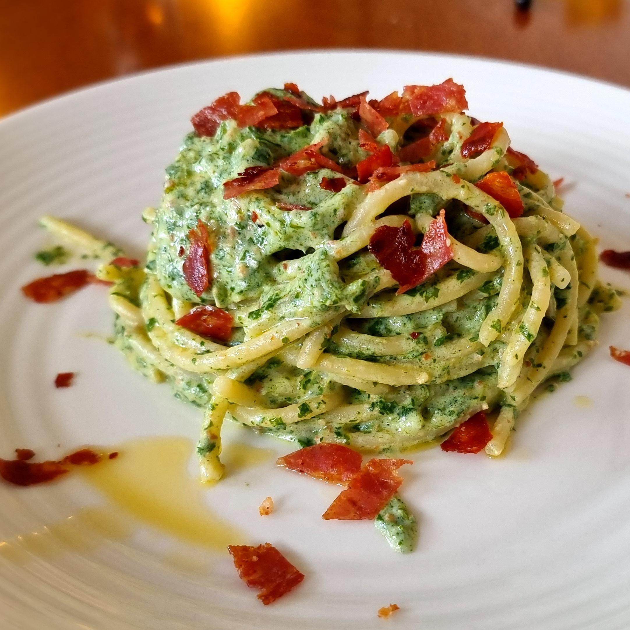 Bucatini with a rocket and almond sauce. - Dining and Cooking