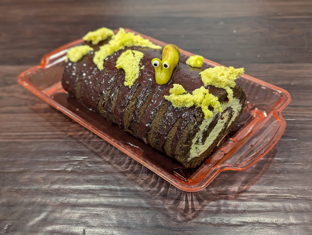 Proof that every cake is salvageable - the uncrushable Swamp roll ...