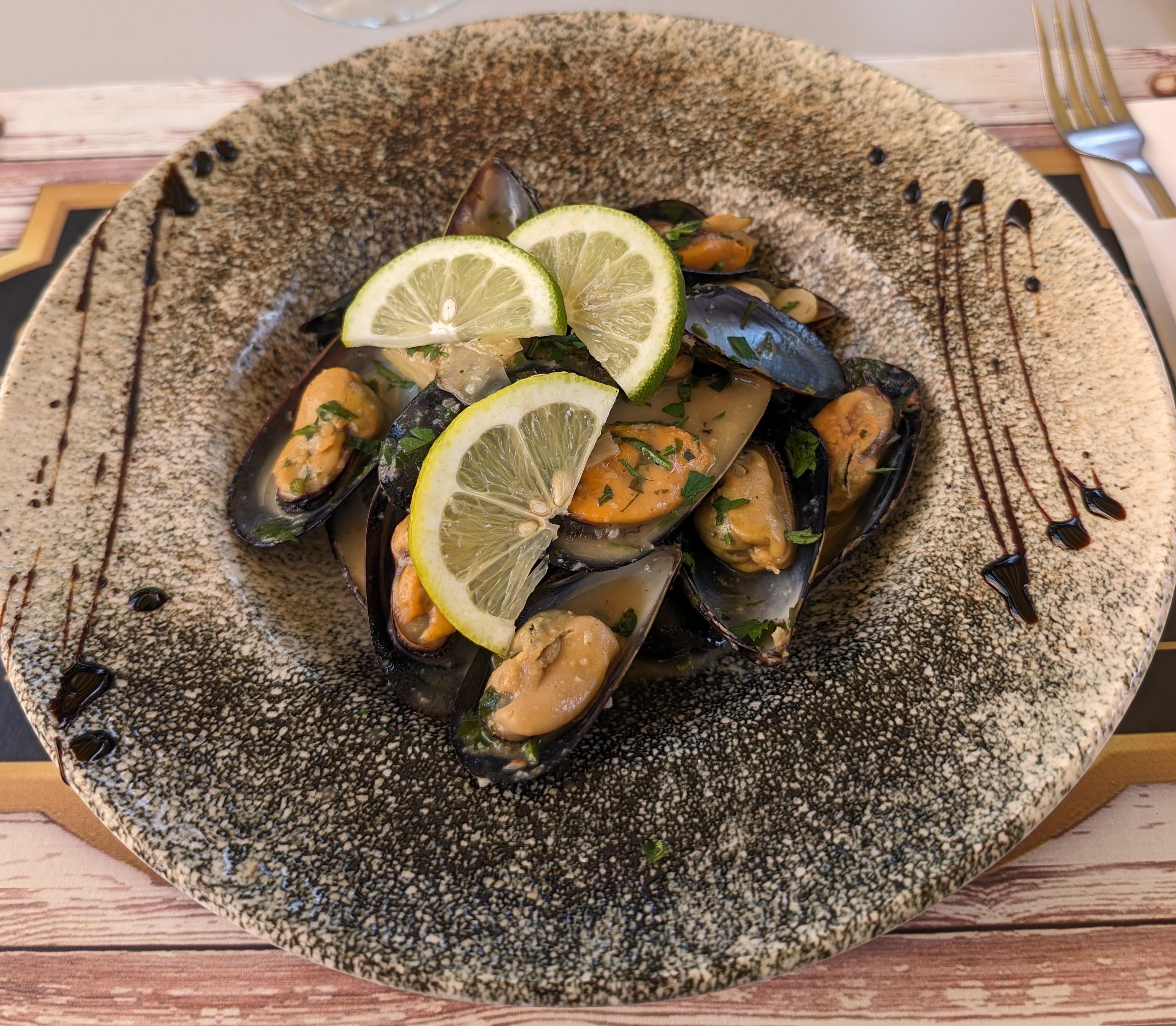 Mussels in White Wine and Garlic Sauce - Dining and Cooking