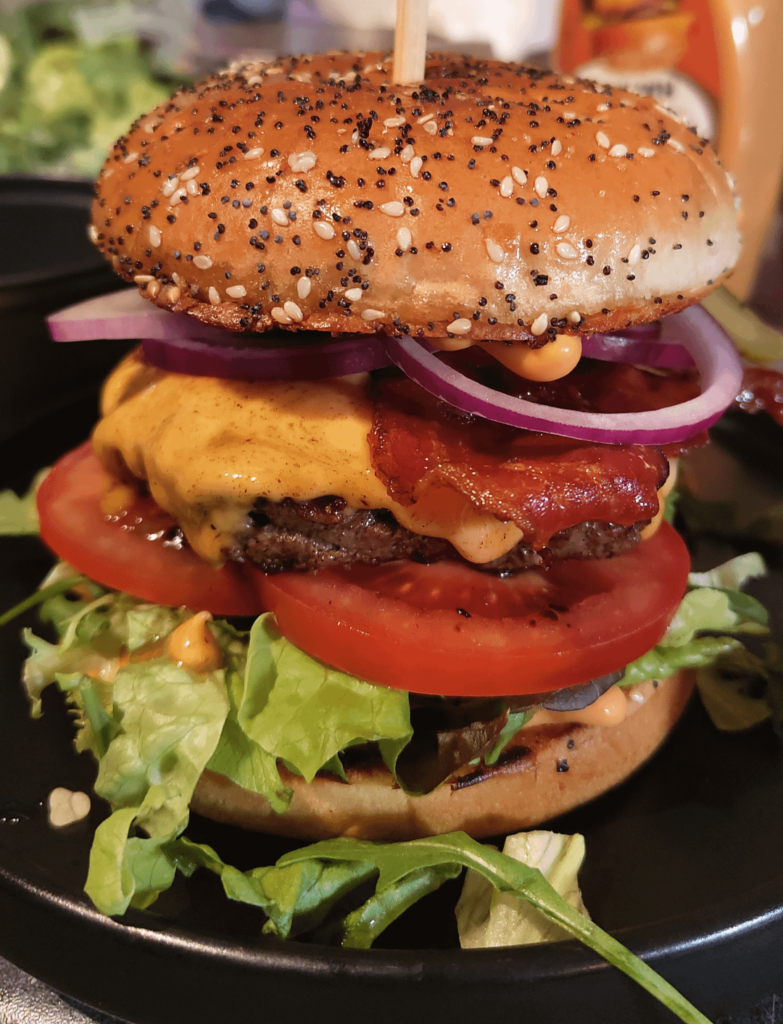 Cheeseburger i made last night. - Dining and Cooking