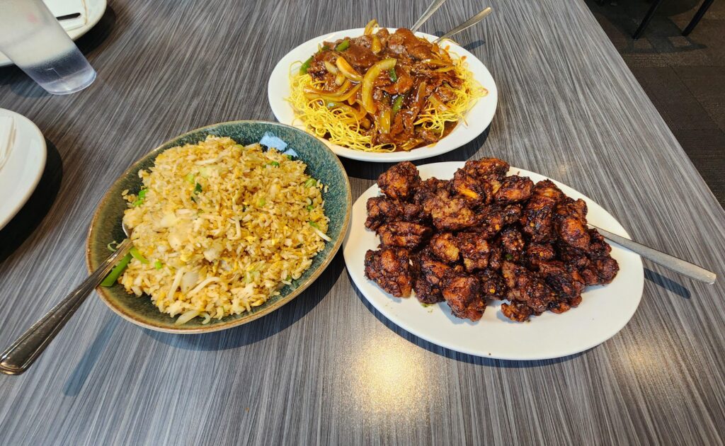 Yueh Tung Restaurant - Dining and Cooking