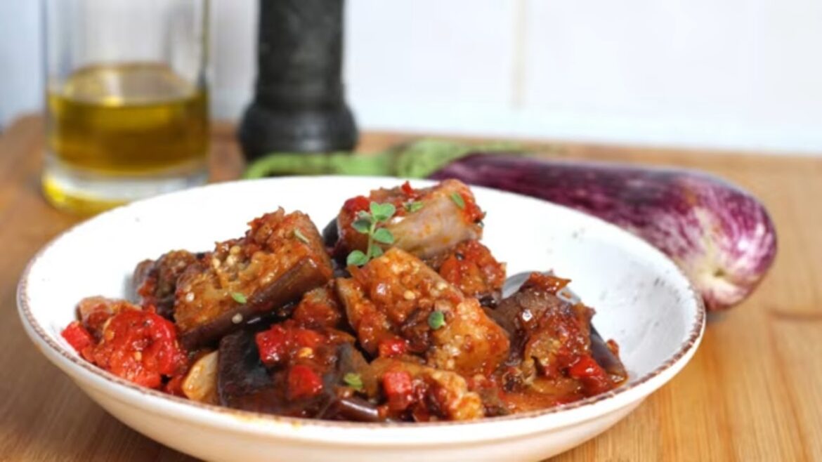 Greek Eggplant Dish with Rich Tomato Sauce (Melitzanes kokkinistes ...