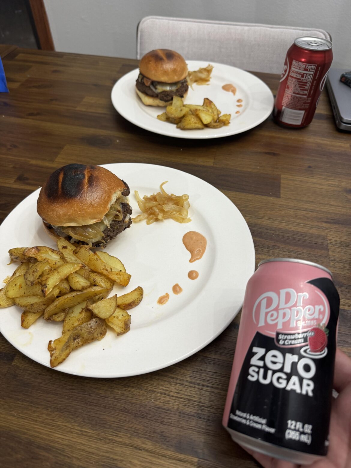 Cheesy smashed burgers 🍔 - Dining and Cooking