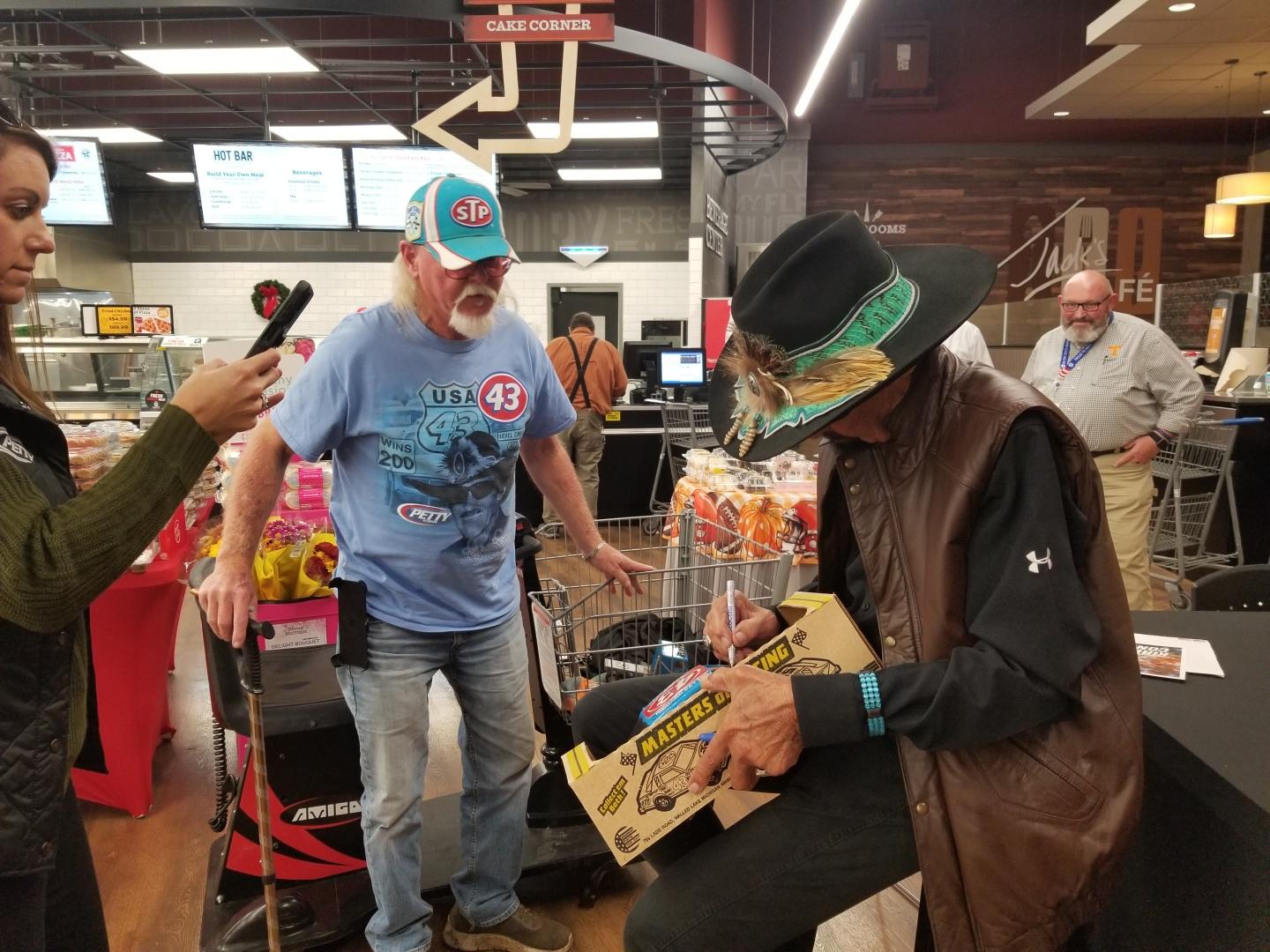 Richard Petty thrills fans at Food City - Dining and Cooking