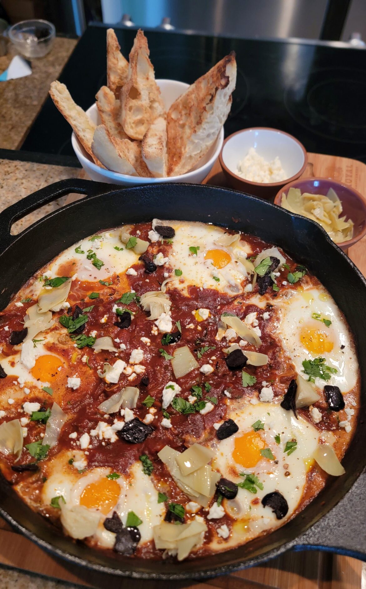 Shakshuka (North African–Style Poached Eggs in Spicy Tomato Sauce ...