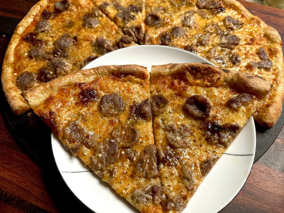 [Homemade] sausage and bacon jam pizza - Dining and Cooking