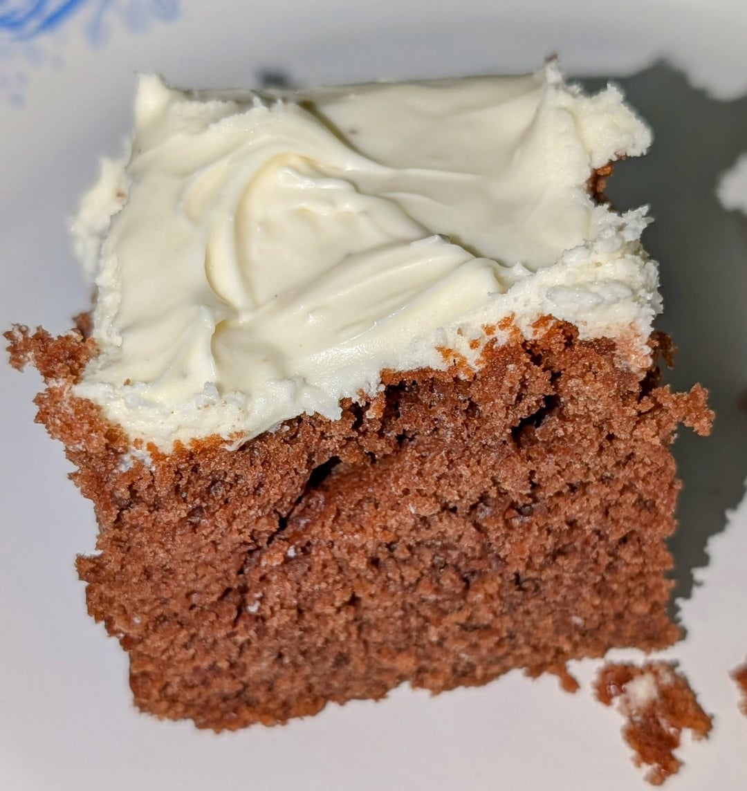Mahogany cake with a cream cheese frosting - Dining and Cooking
