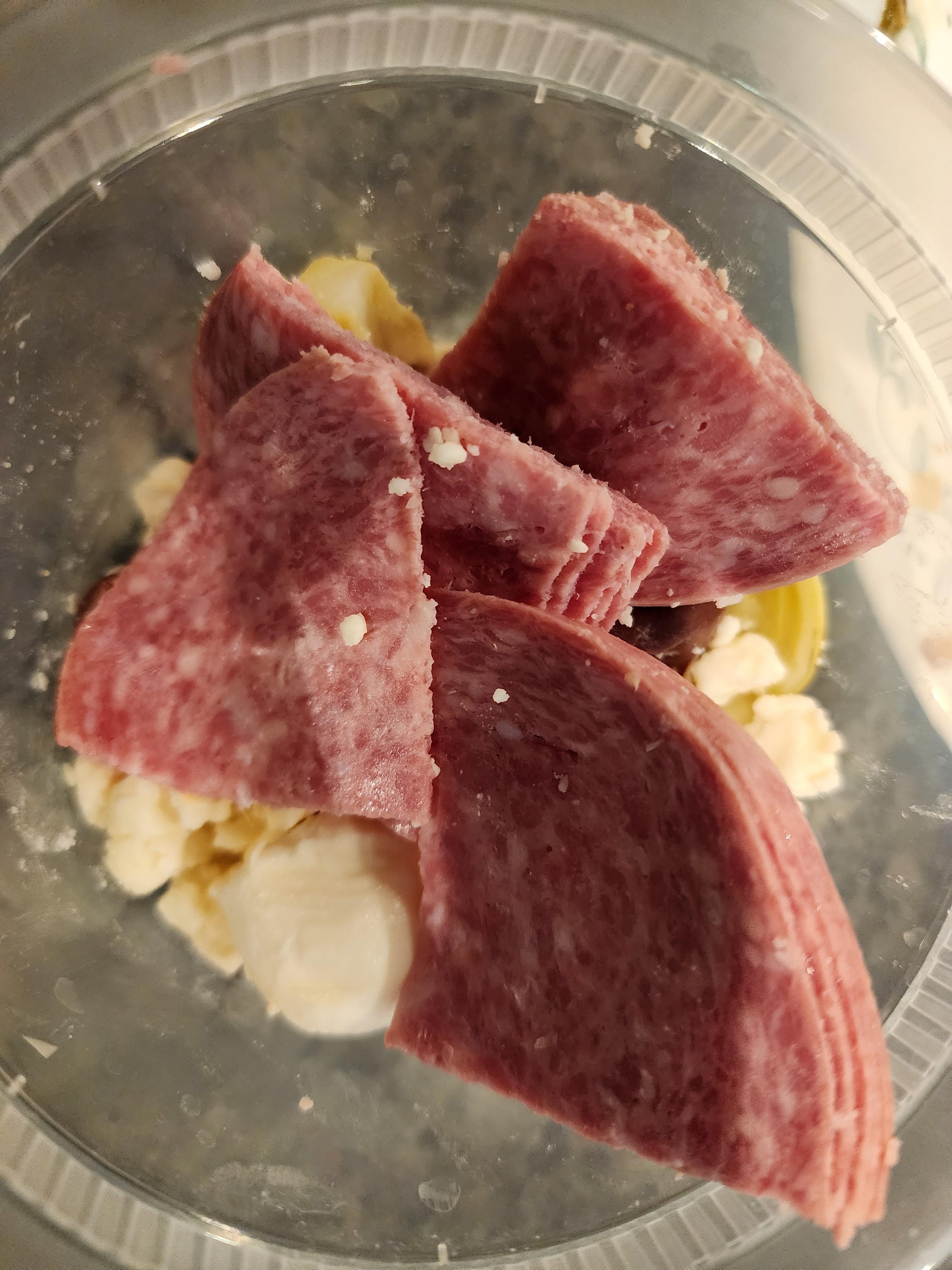 Anyone know what this meat is it italian and soft like bologna but ...