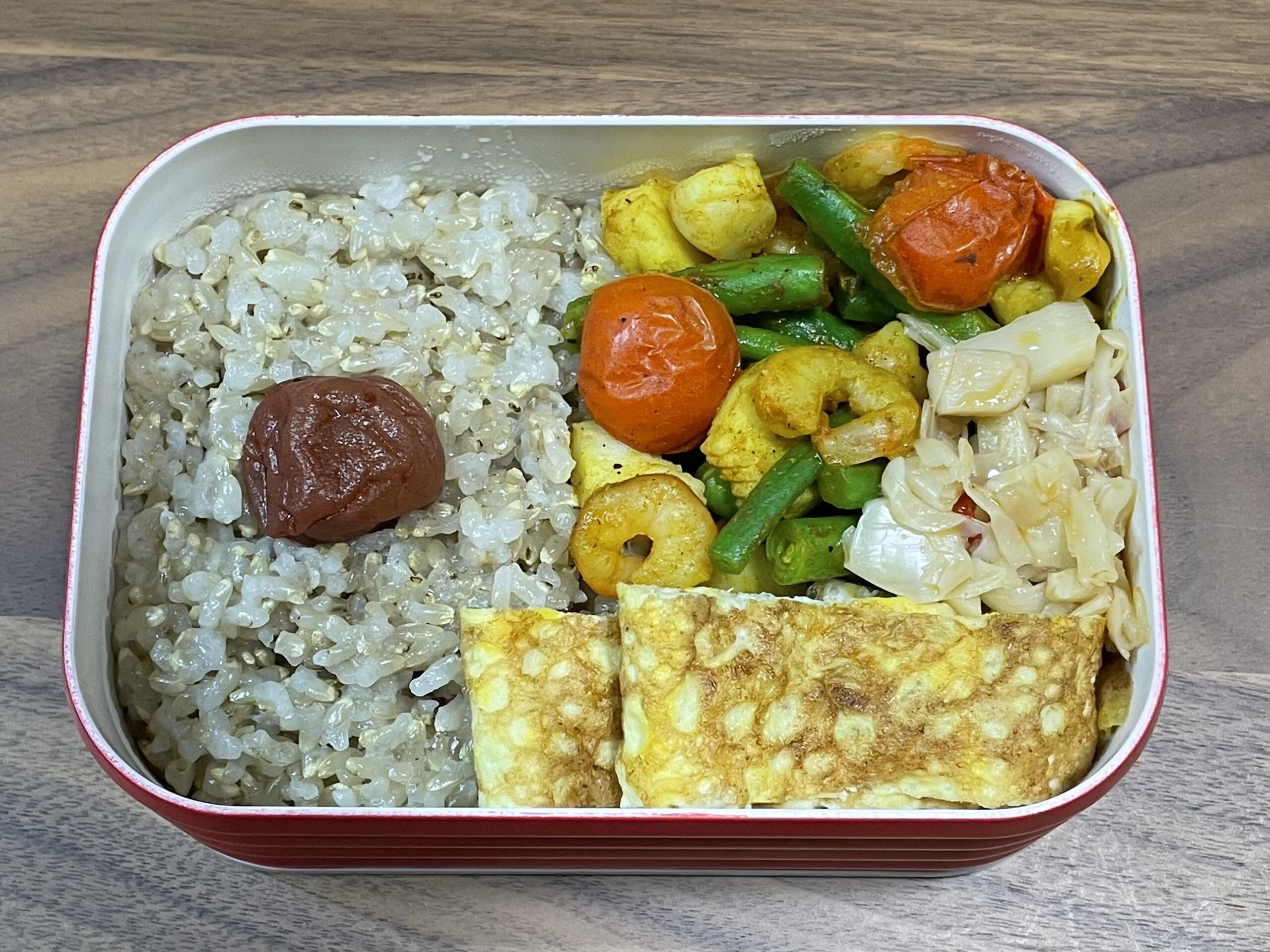 Brown Rice, Tamagoyaki and Seafood Curry-ish Bento - Dining and Cooking
