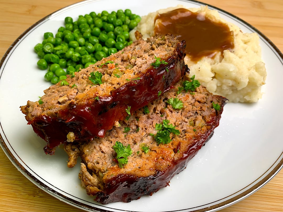 [homemade] Meatloaf with Mash and Peas - Dining and Cooking