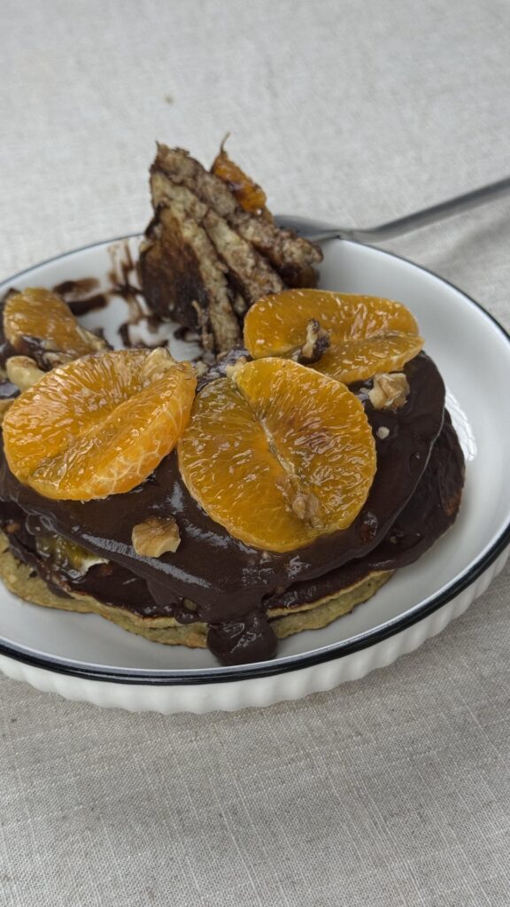 I made the best low-calorie chocolate pancakes—looks amazing! Who’s on ...