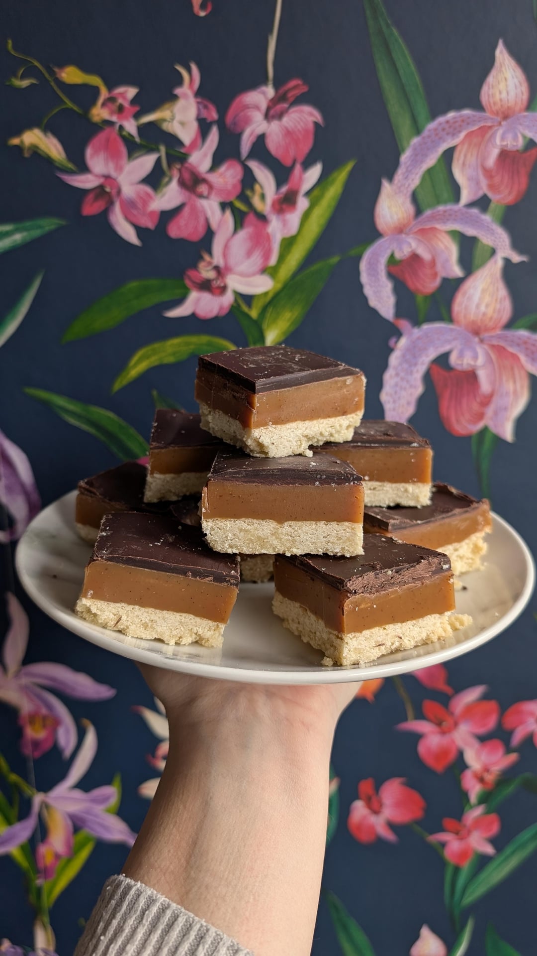 The absolute best millionaire shortbread I've had. Just look at all ...