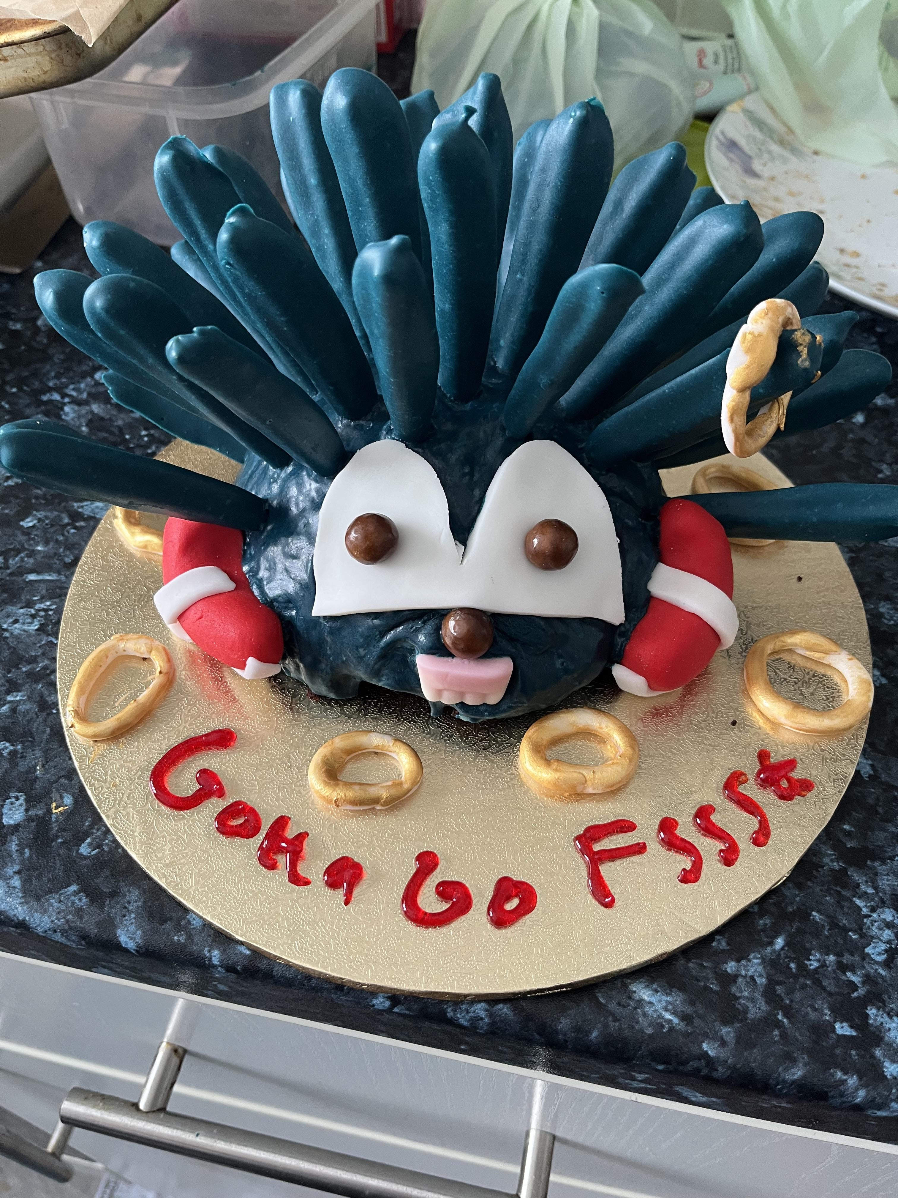 My bf wanted an unhinged hedgehog cake so here’s Sanic the Headhoog ...