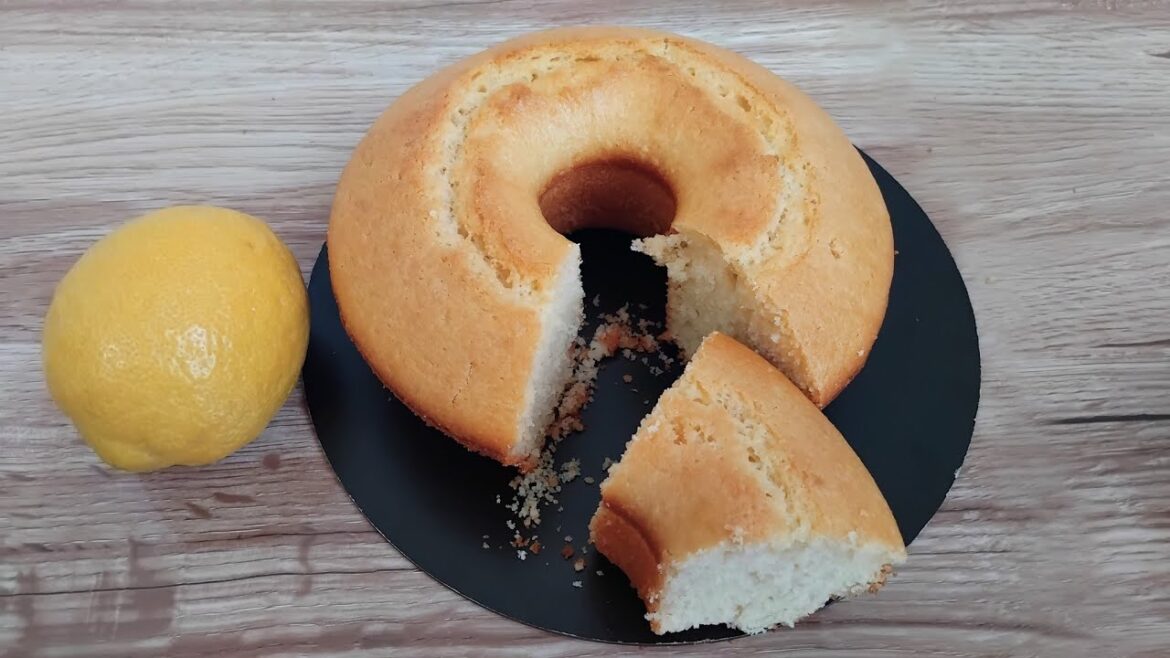 1 lemon, 5 minutes & the fluffiest, most delicious lemon cake! - Dining ...