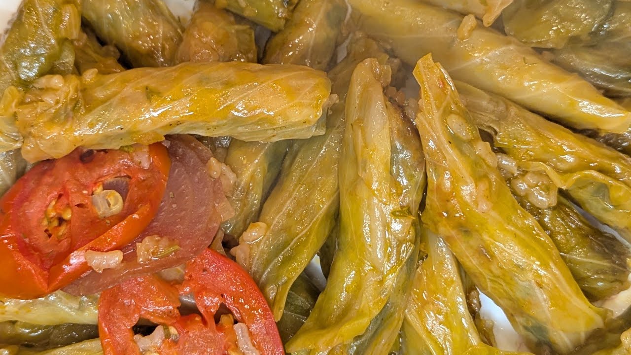 How to make Egyptian stuffed cabbage (Mahshi Koronb) محشي كرنب - Dining ...