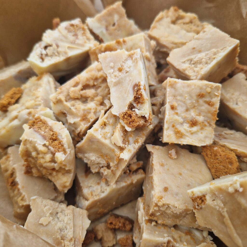 White Chocolate Biscoff Fudge - Dining and Cooking