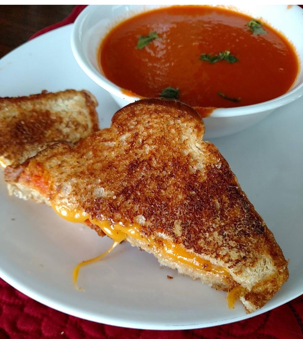 [Homemade] Tomato soup from scratch and a grilled cheese after a LONG ...