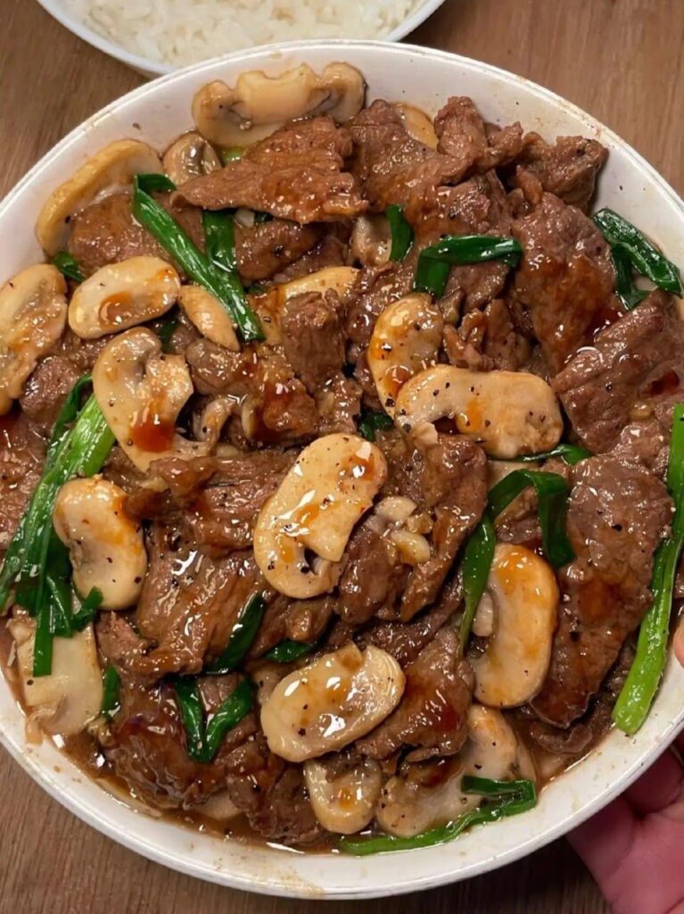 This Stir-Fried Beef and Mushroom🍖 is packed with deep, savory flavor ...