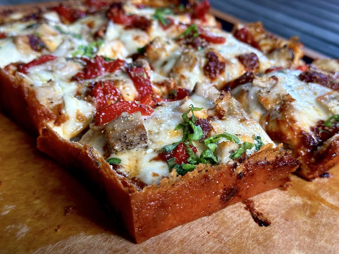 [Homemade] Detroit style pizzas - Dining and Cooking