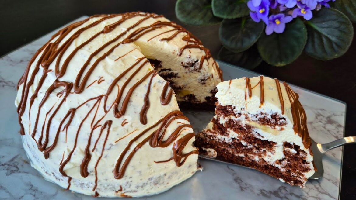 Classic Pancho Cake Recipe. Chocolate Sponge with Cream & Bananas ...