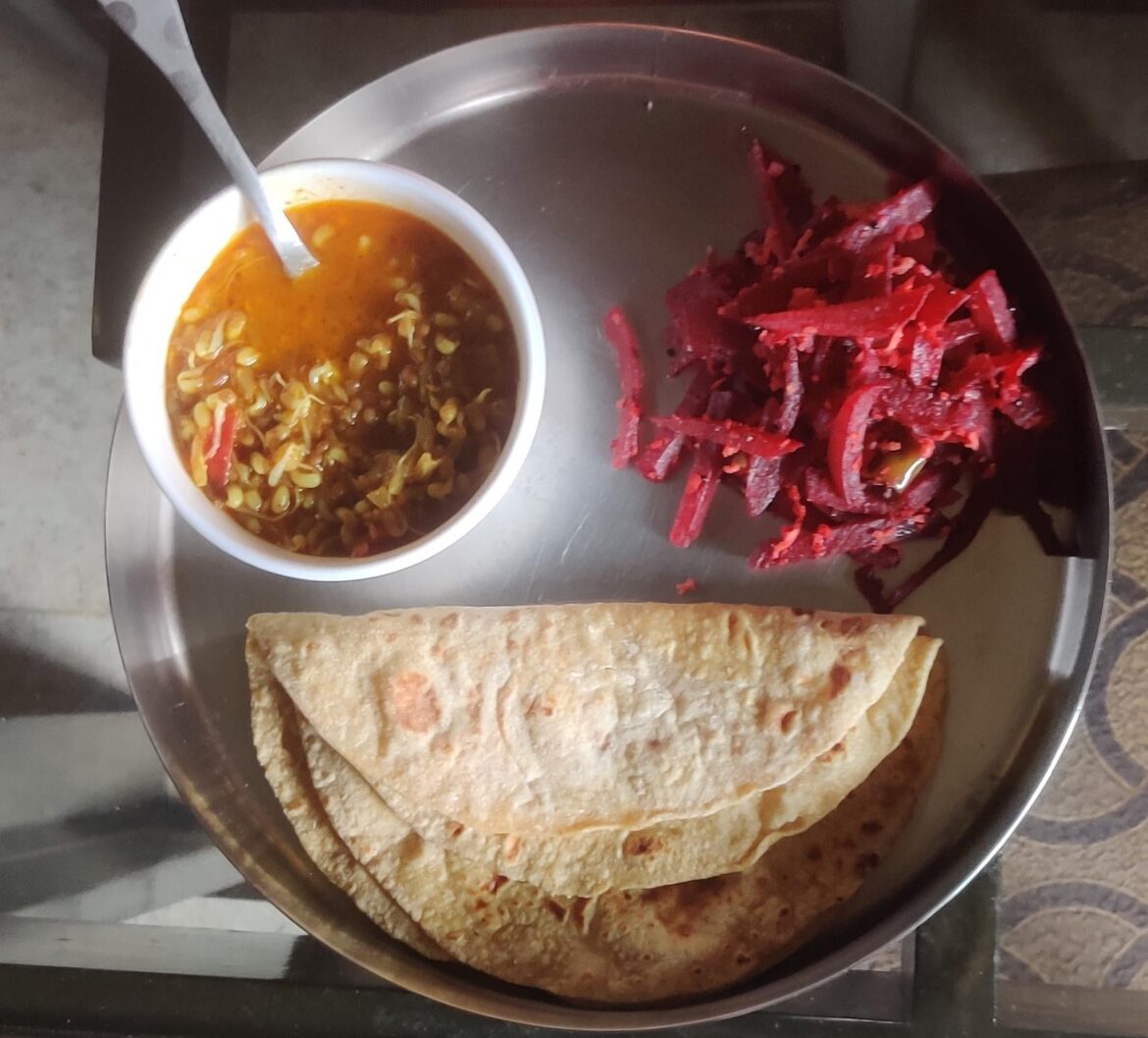 [Homemade] Rasawala sprouted matki (moth beans) curry, beetroot sabzi ...