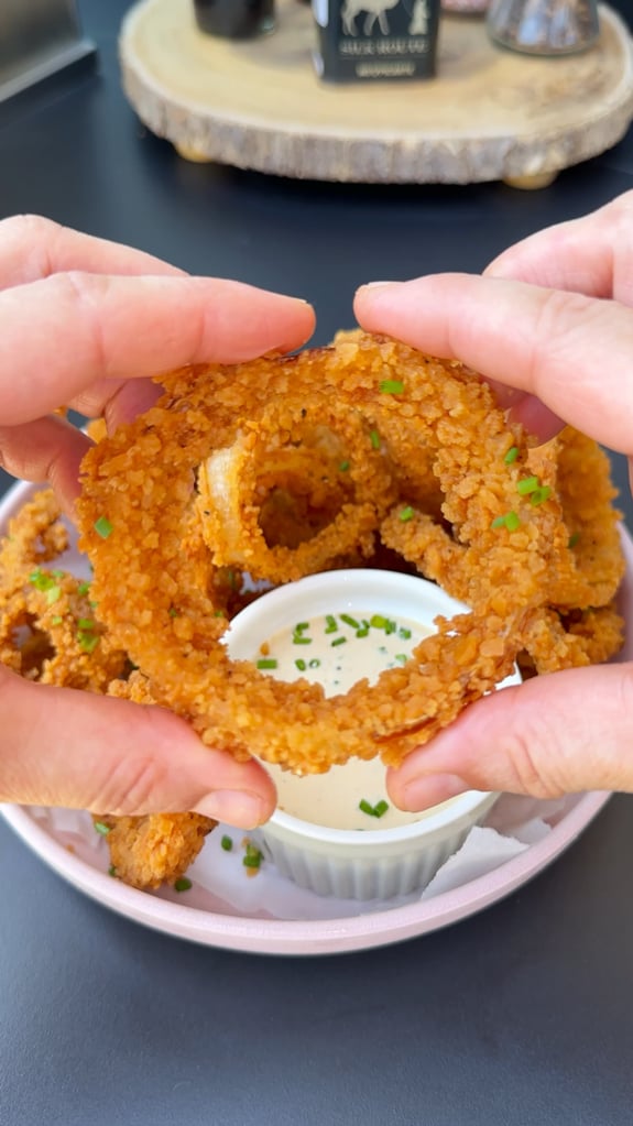 Crispy Onion Rings with White BBQ Sauce - Dining and Cooking