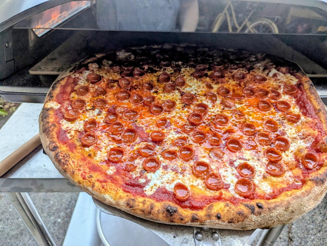 20 inch natural casing NY style pepperoni pizza - Dining and Cooking
