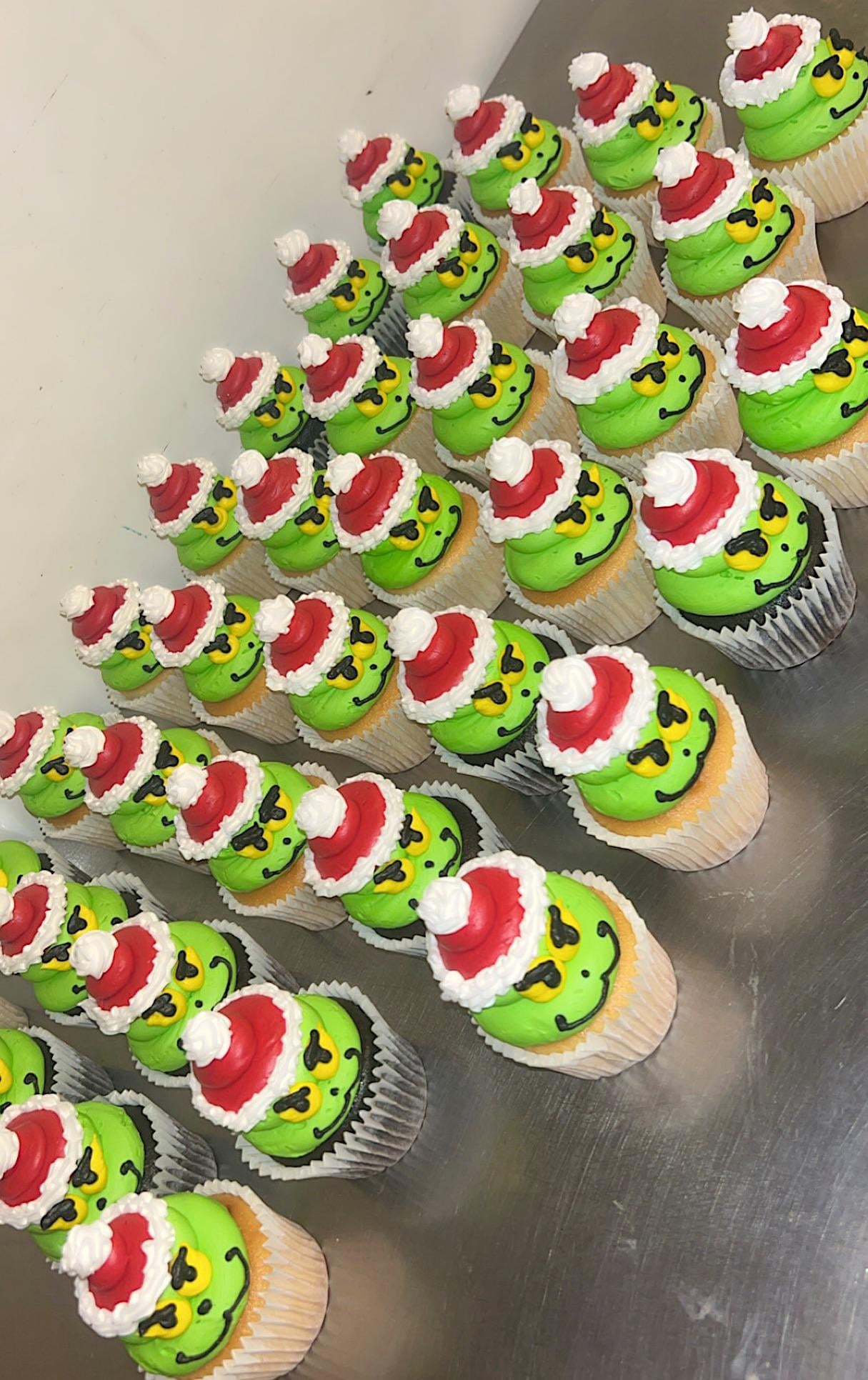My small grinch army lol - Dining and Cooking