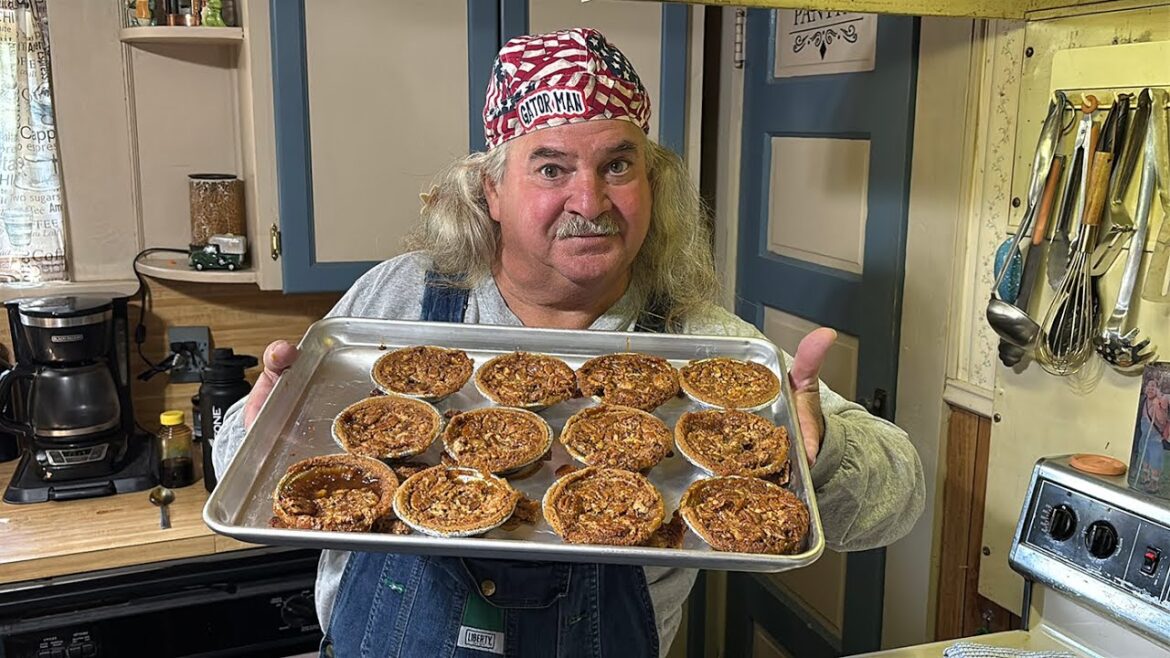 Bruce Mitchell's Easy Pecan Pie - Dining and Cooking