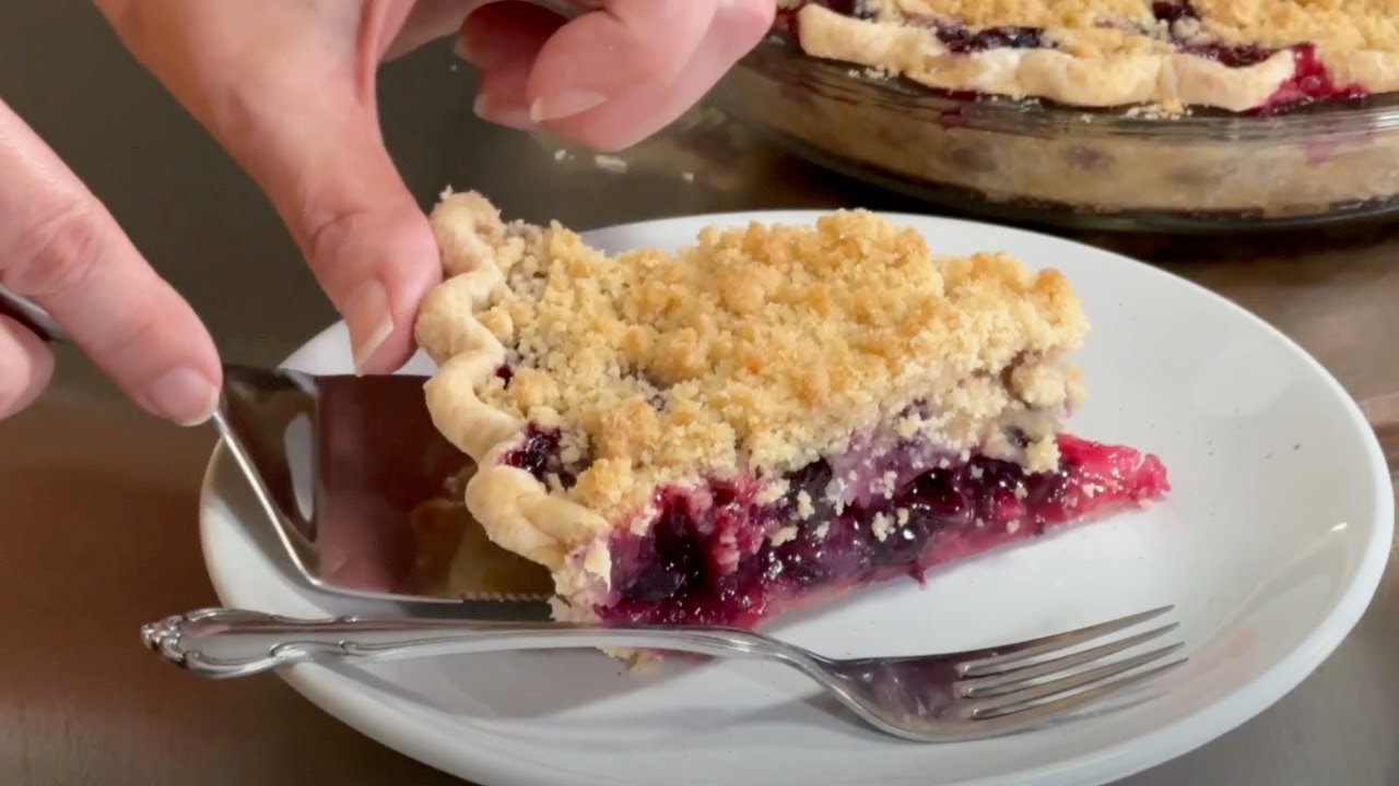 How to Make the BEST Blueberry Crumble Pie Ever! - Dining and Cooking