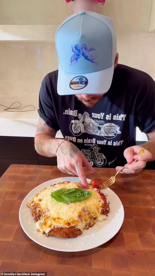 Brooklyn Beckham returns to the kitchen with a new chicken dish amid ...