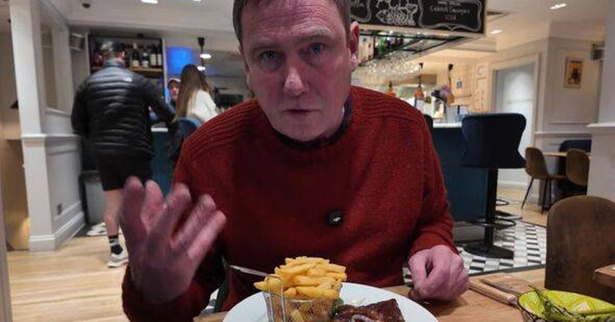 YouTube food critic 'blown away' by fancy restaurant with 'free' steak ...